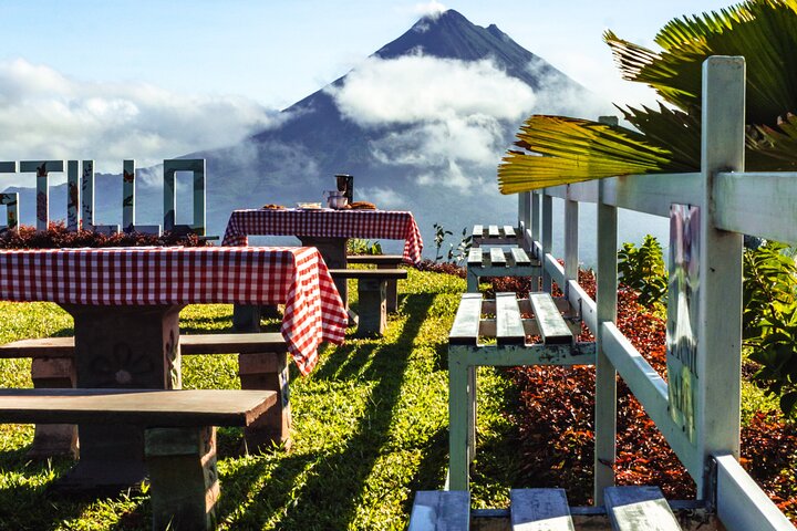 Camping y Mirador El Castillo - Camping with Arenal Volcano Views